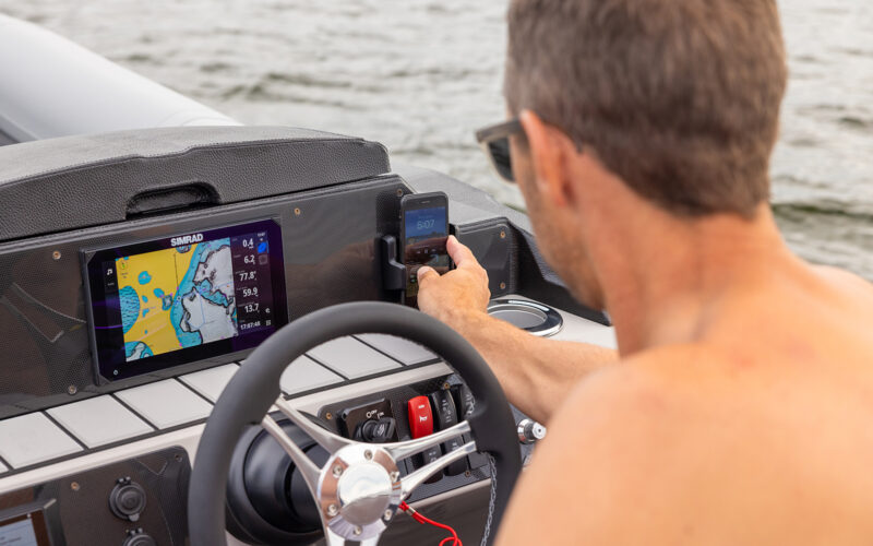 The Perfect Balance: The Solaris Pontoon Boat by Premier Marine